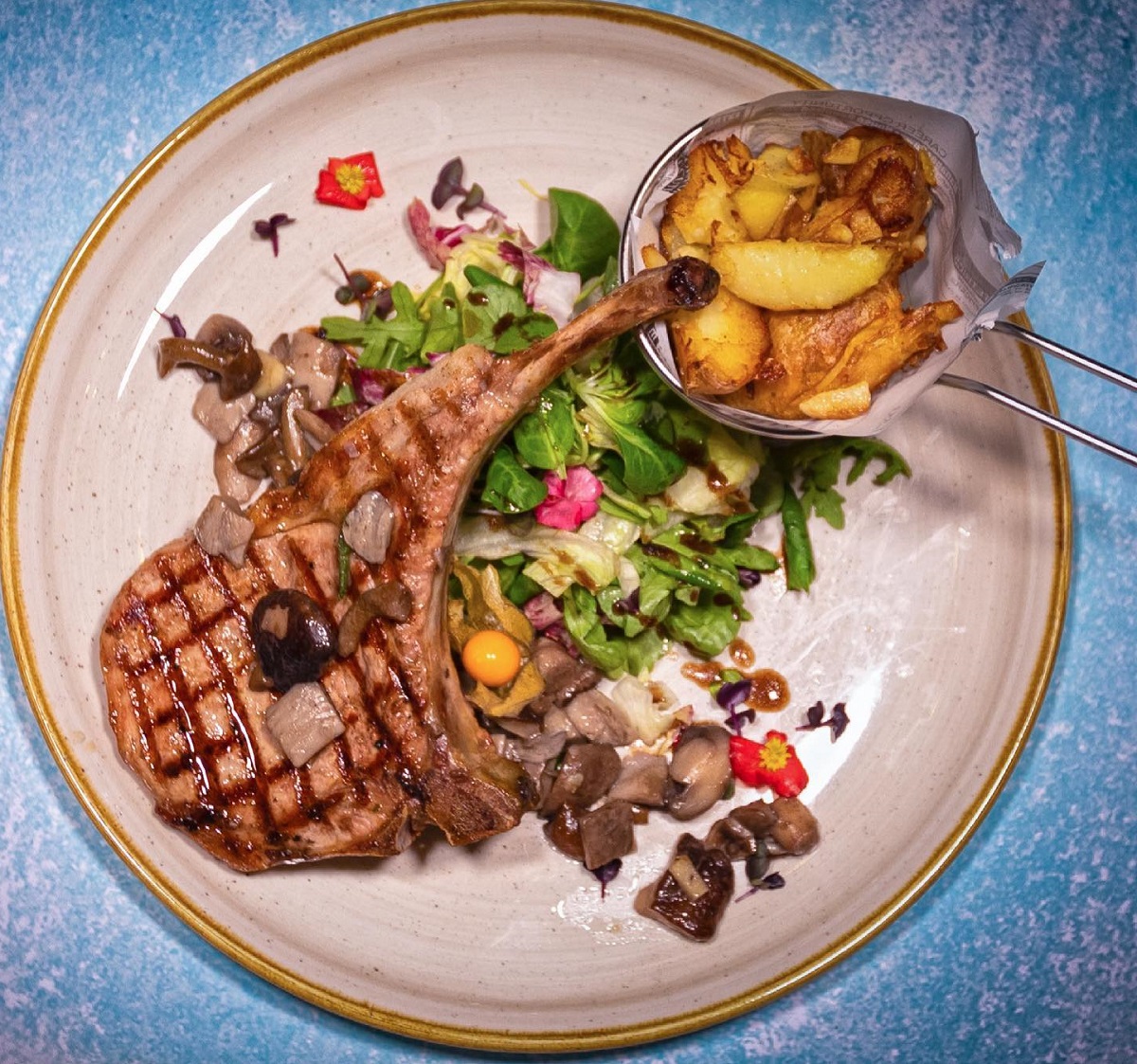 Restaurante cu meniu de prânz, la care să ieși în pauza de masă ...